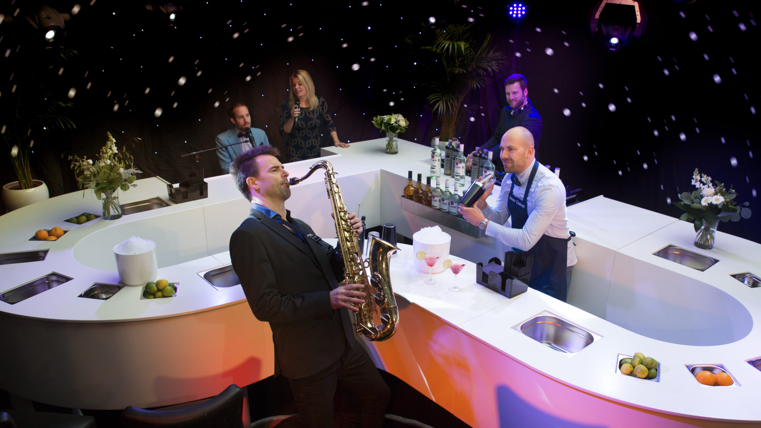 Live grand pianobar & cocktailbar - Het unieke live concept van Kikks.