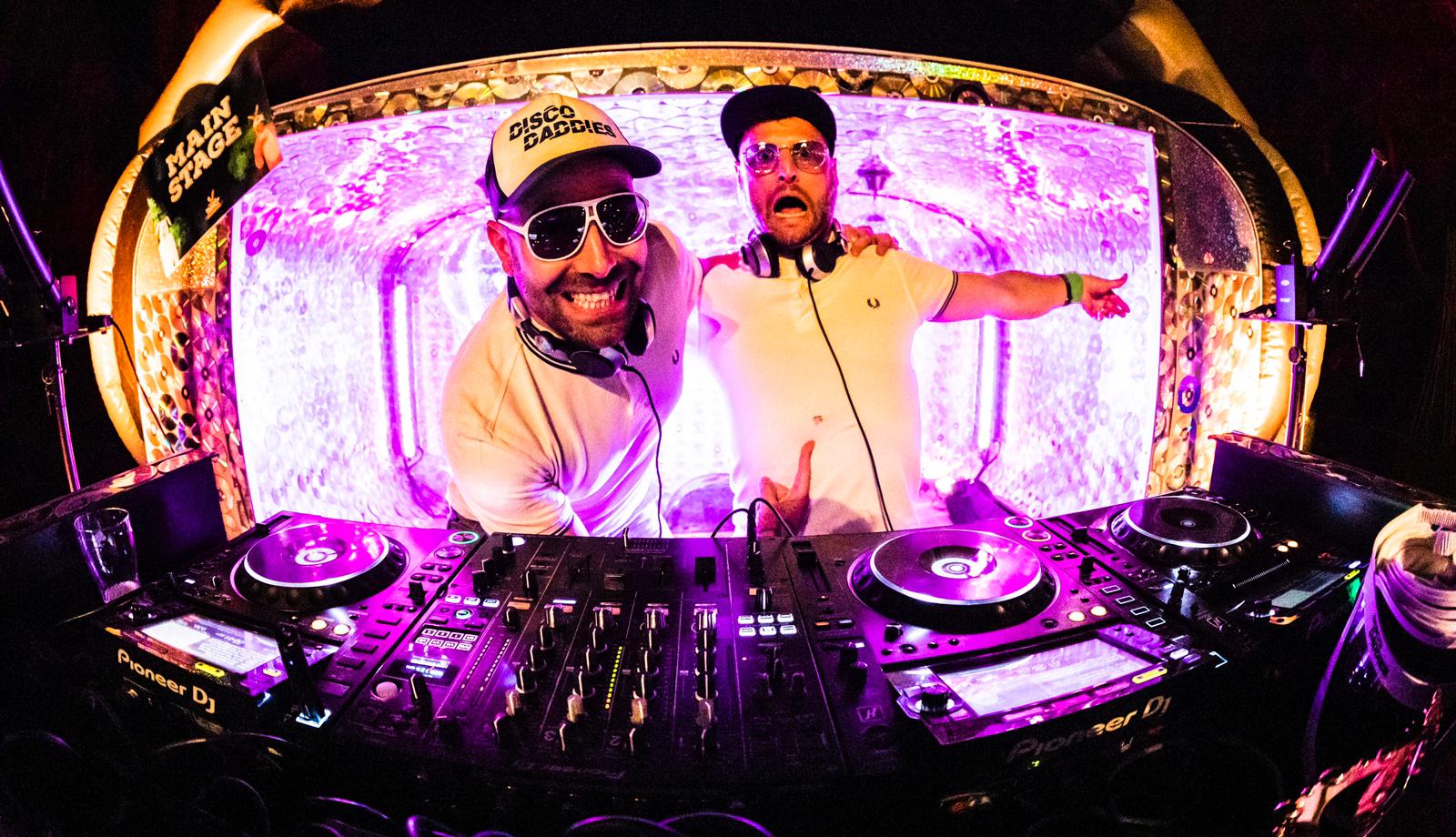 Top DJ's boeken: De Disco Daddies maken jouw feest onvergetelijk.